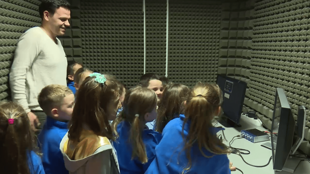 Parashkollorët tanë vizituan sot Digitalbin për të parë si krijohen ...